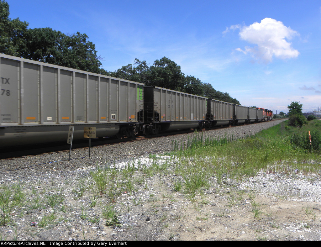 BNSF 9180 and BNSF 5916